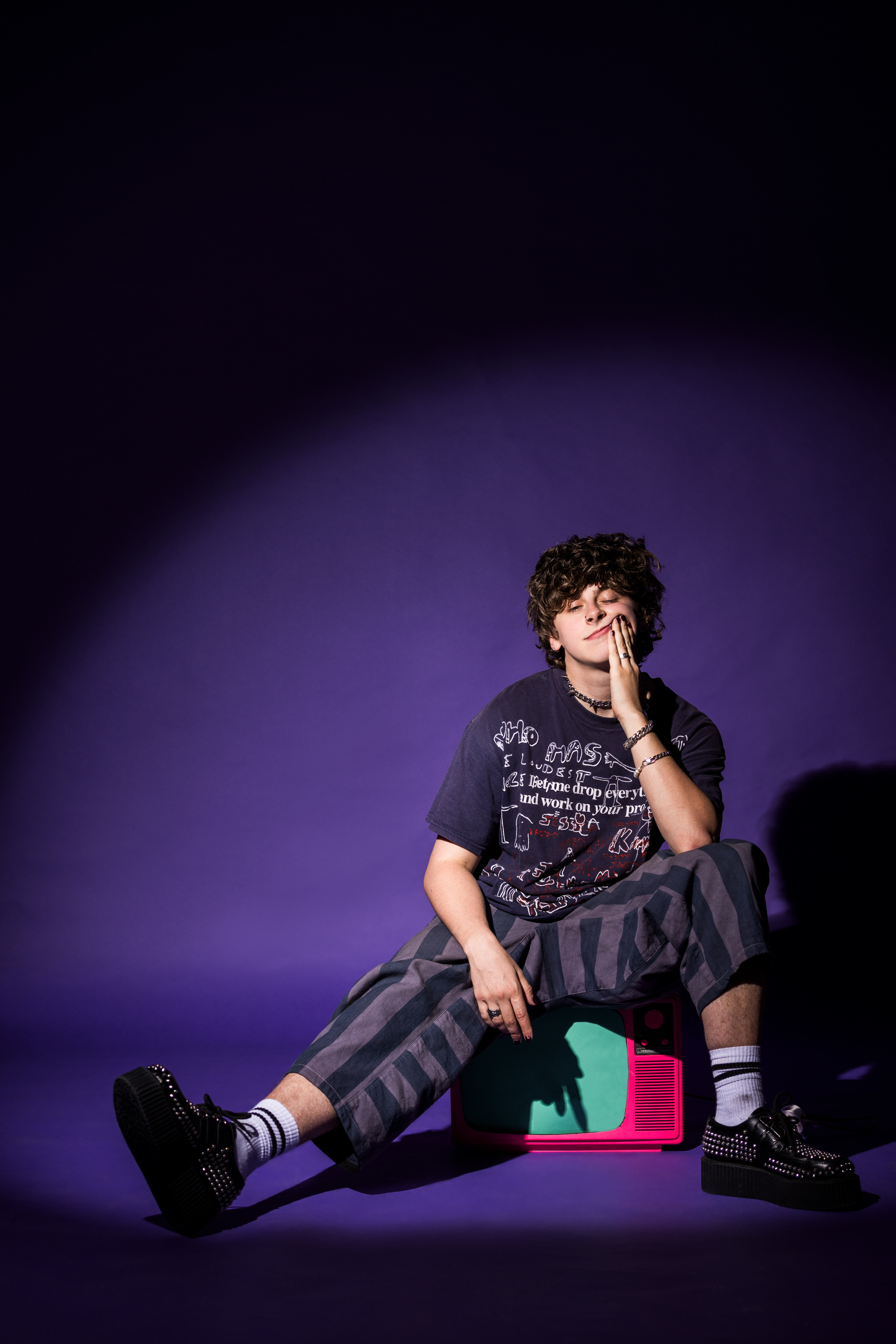 NOAHFINNCE RELEASES NEW TRACK "GROWING UP ON THE INTERNET" - FOREVER LOUD