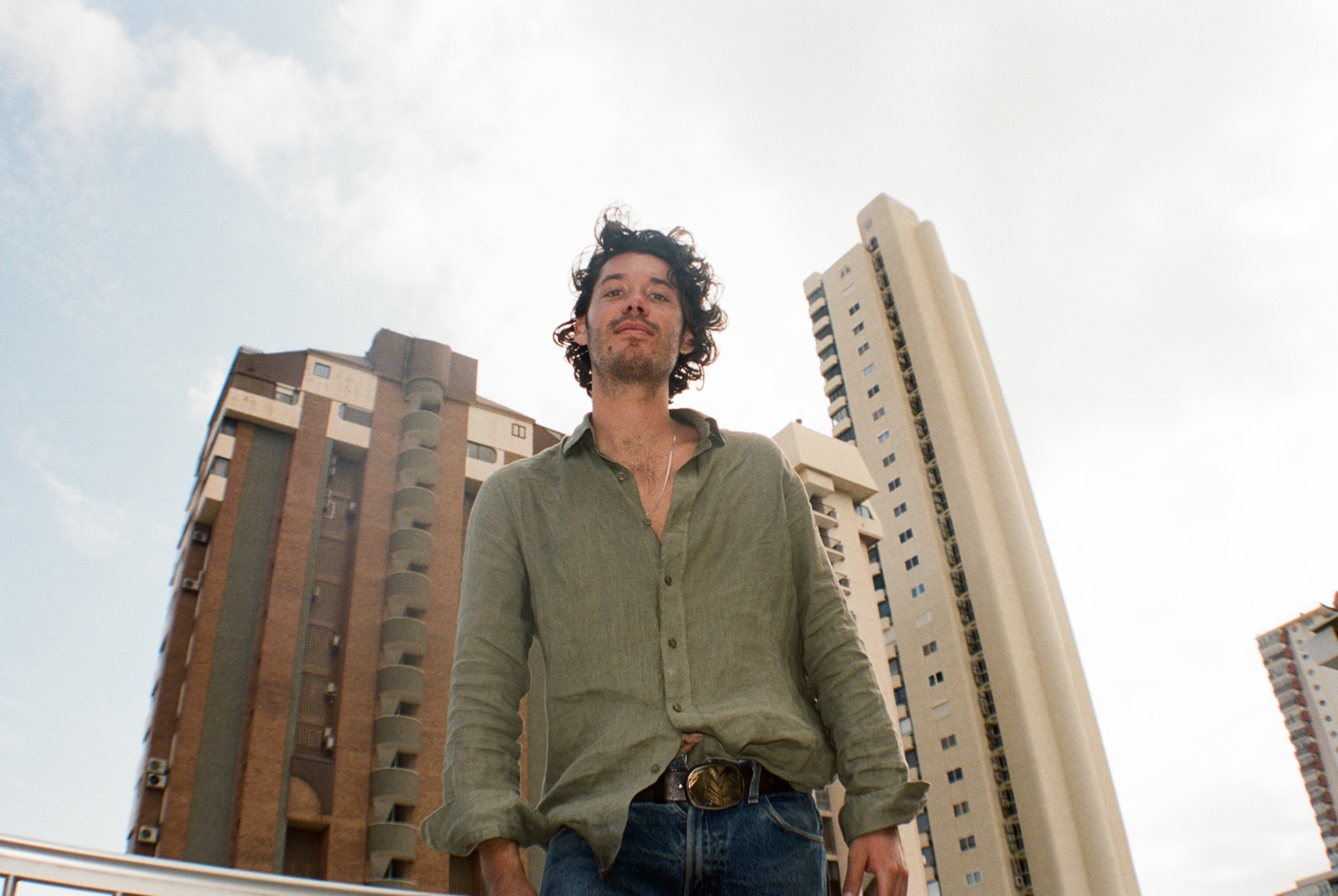 Eli Smart shares new 90s tinged single "How Come?" - FOREVER LOUD